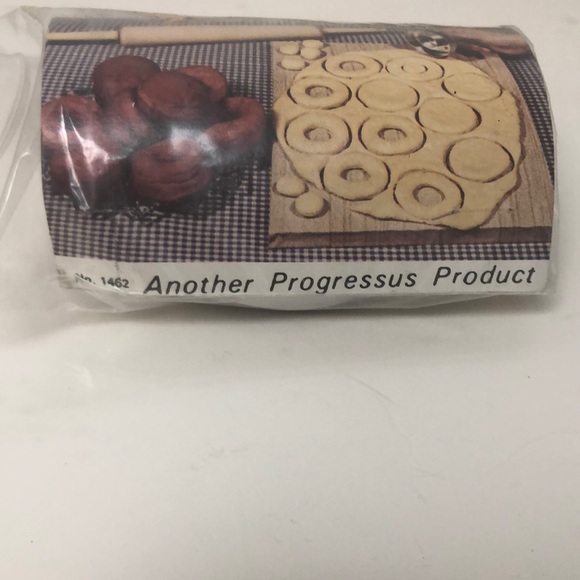 Progressus | Kitchen | Vintage Red Handle Aluminum Cookie Cutter ...